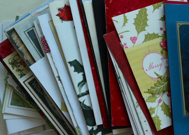 Hip2Save This Holiday: Clever Way to Display ALL Those Holiday Cards