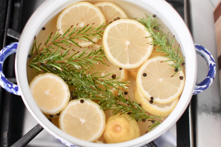 3 DIY Stovetop Potpourri Scents to Make Your Home Smell Fresh & Cozy!