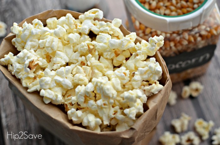 Video: How to Make Homemade Microwave Popcorn | Hip2Save