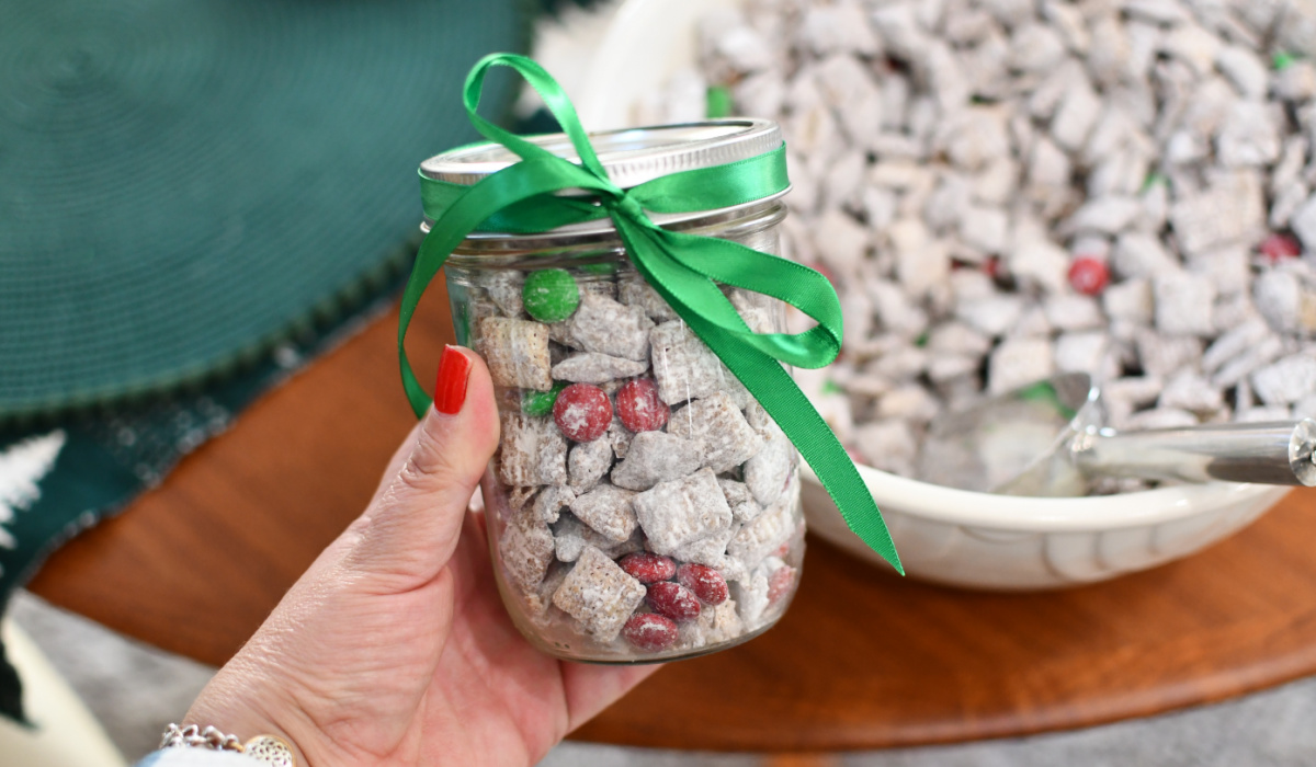 Make Christmas Muddy Buddies as an Easy No-Bake Treat!