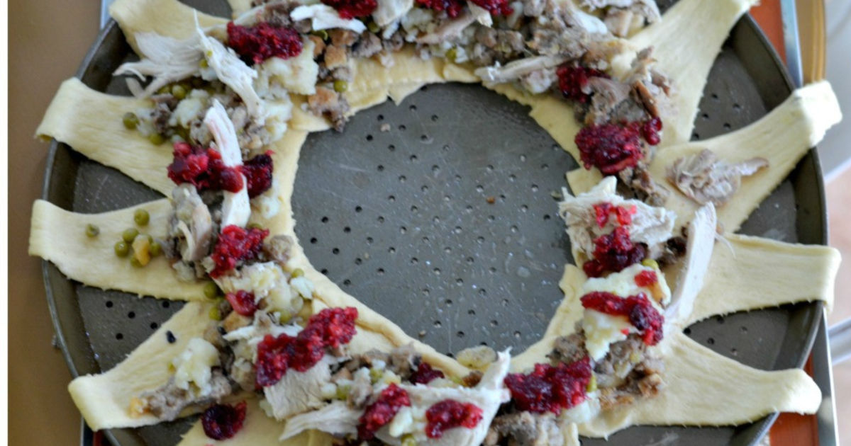 Thanksgiving Leftovers Crescent Ring | Hip2Save