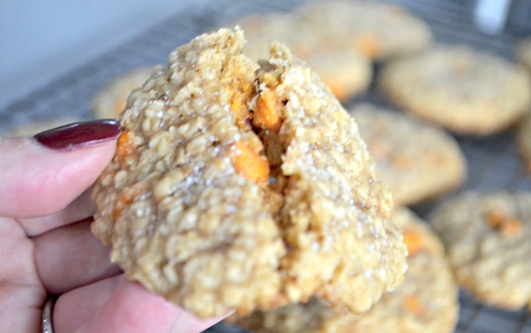 Addicting & Chewy Salted Caramel Oatmeal Cookies! | Hip2Save