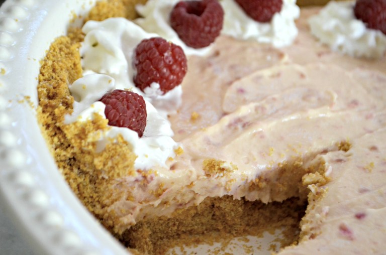 This Easy Raspberry Cream Pie is So Delicious and Fresh | Hip2Save