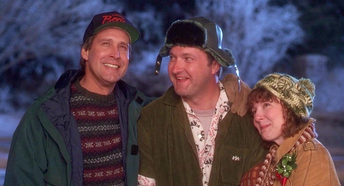 This Video-Projecting 8' National Lampoon's Christmas Vacation Snow ...