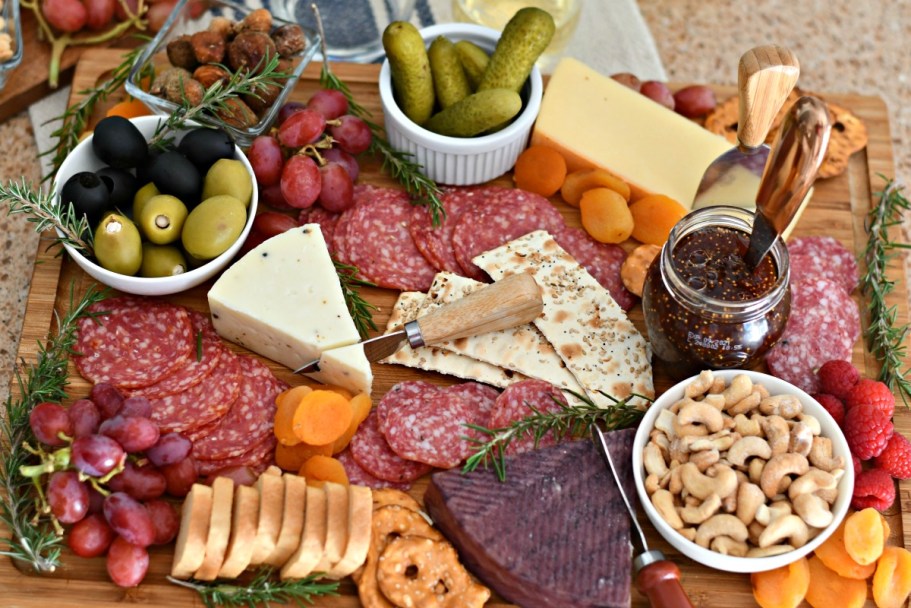 Make the Best Charcuterie Board in Minutes (Meat & Cheese Tray)