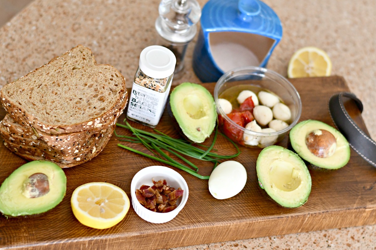 Make This Ultimate Mashed Avocado Toast 3 Different Ways!