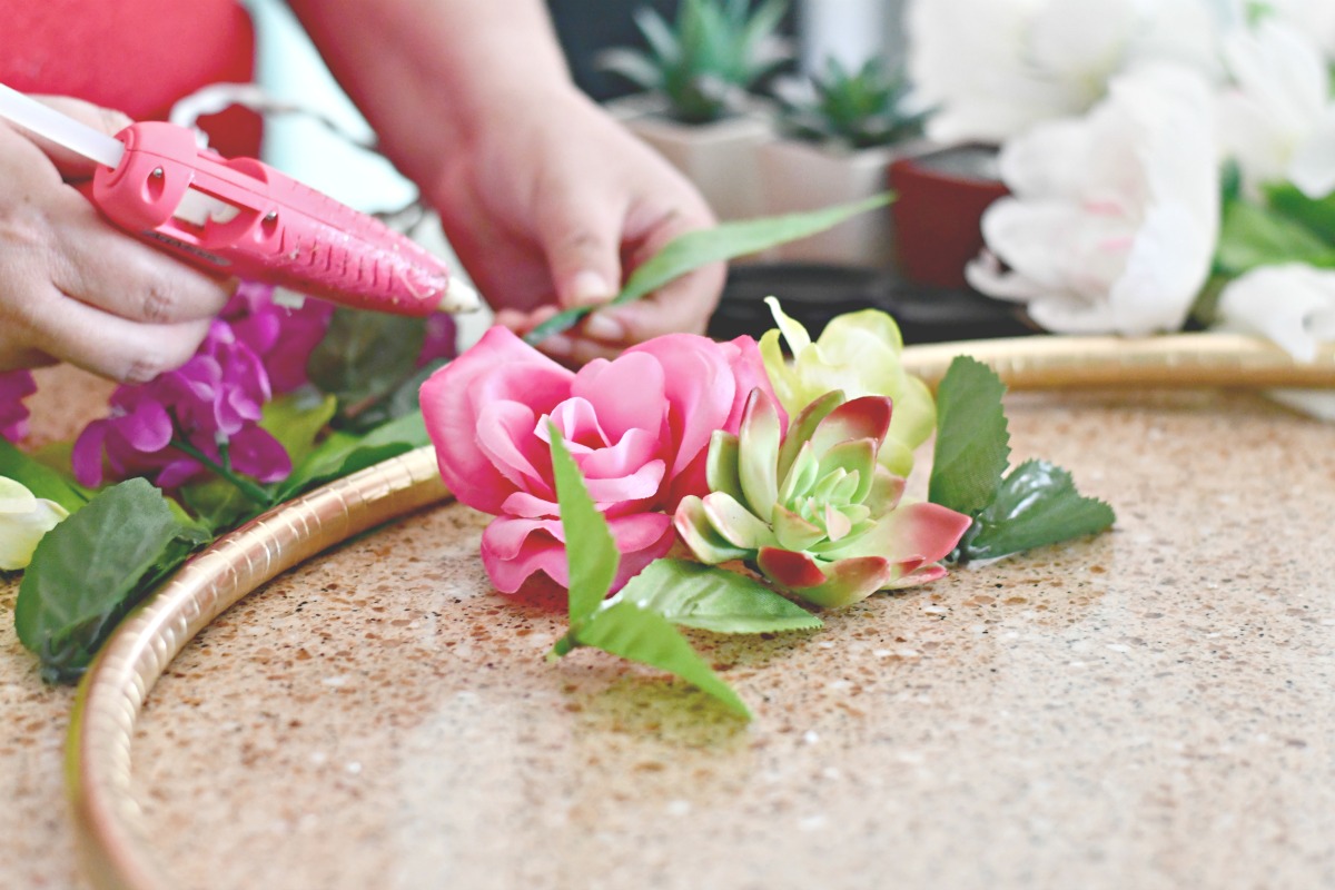 Make This Hula Hoop Photo Display for a Wedding or Party!