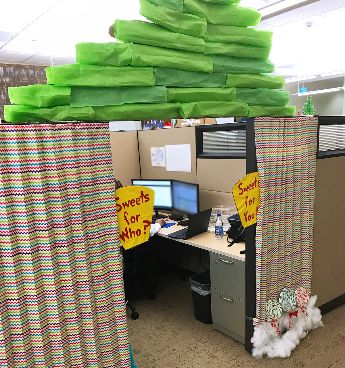 Christmas Decorating Themes for your Office | Hip2Save