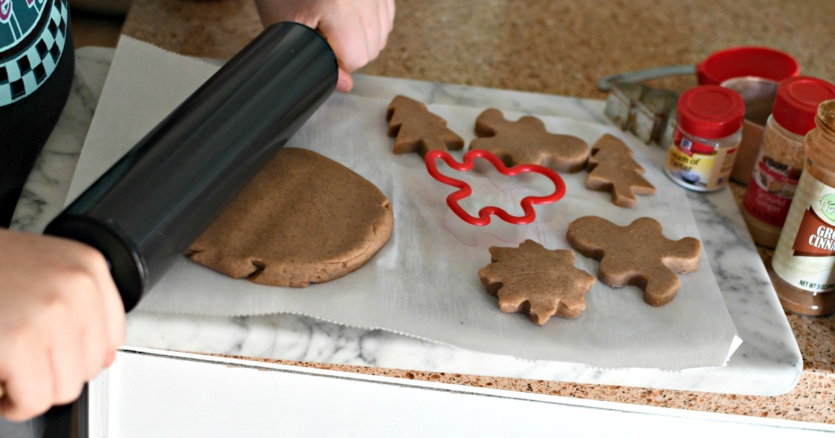 Homemade Gingerbread Playdough Recipe | Easy Holiday Kids Craft