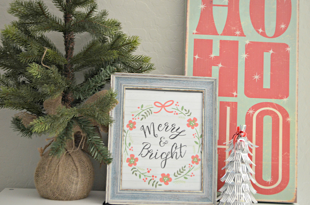 Christmas Farmhouse Style Home Decor | Free Digital & Printable Formats