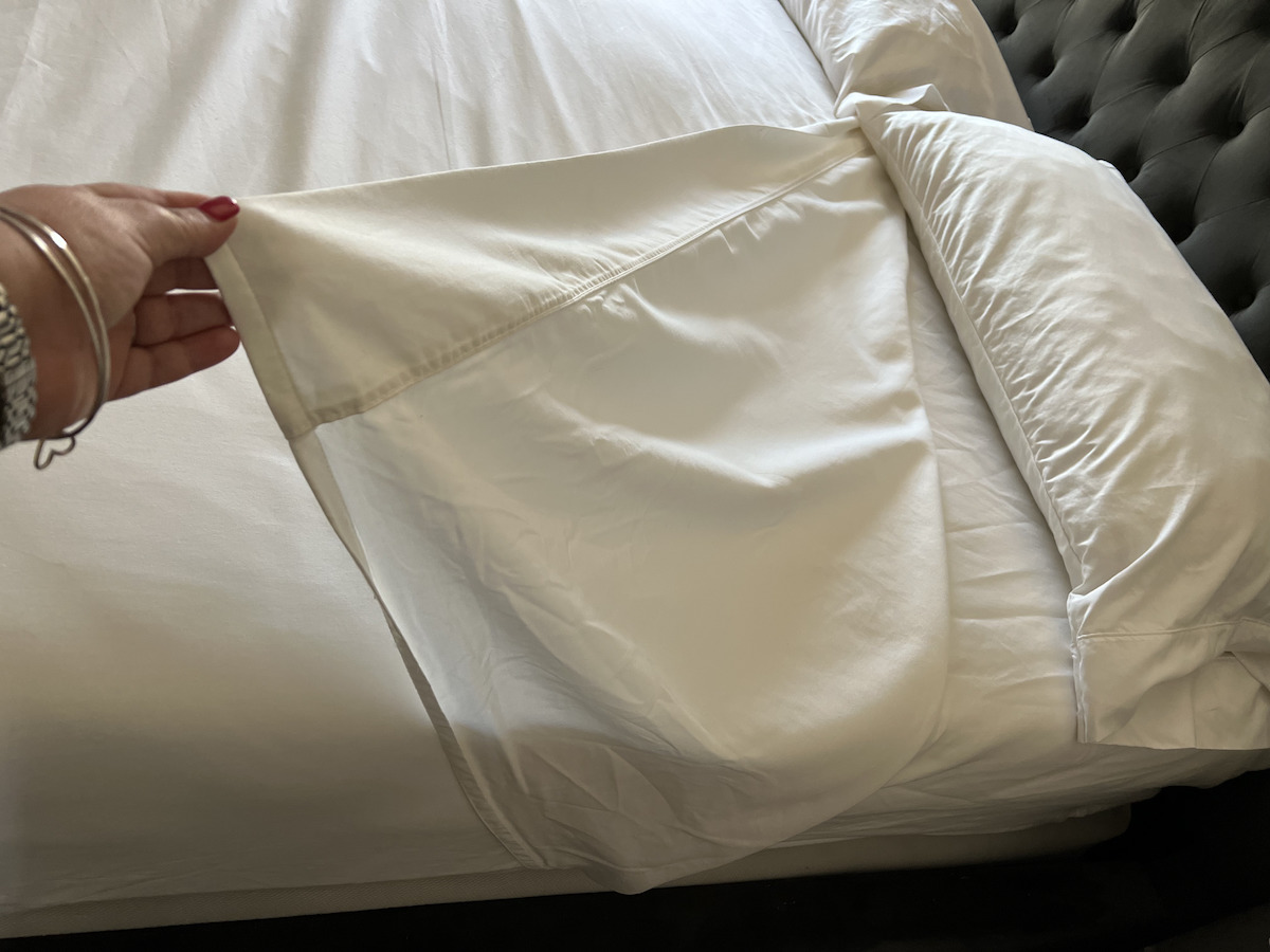 Top Sheet Bedding Debate - Do You Really Need One? | Hip2Save
