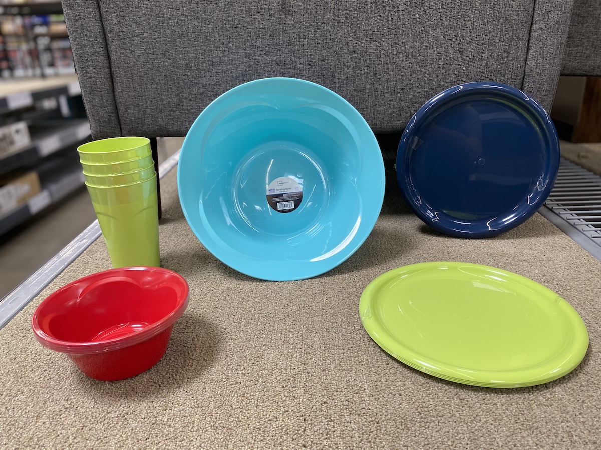 Mainstays Plastic Bowls & Plate Only 94¢, Cups Just 50¢ at Walmart