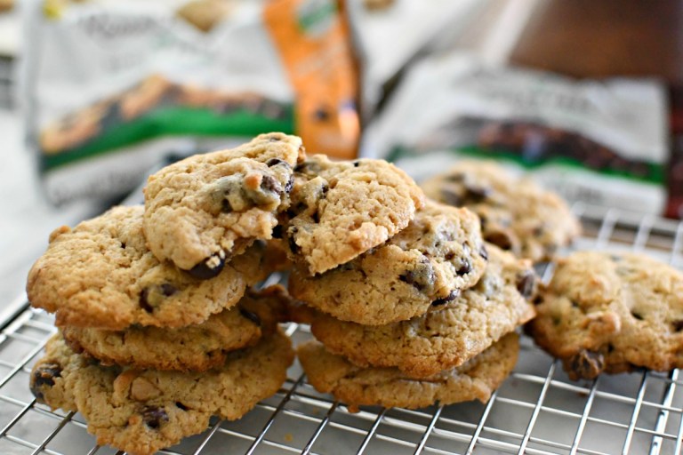 The Best Sugar-Free Chocolate Chip Cookies Recipe | Hip2Save