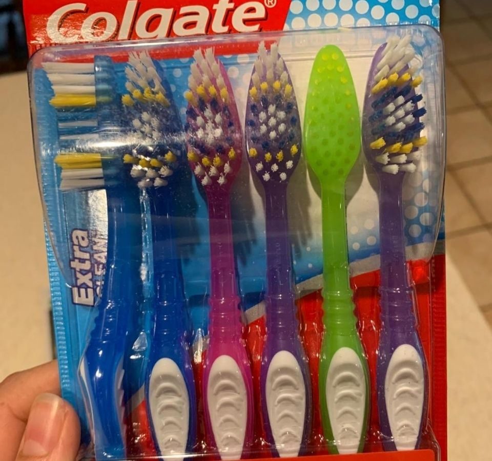 6 Colgate Toothbrushes Only $4 Shipped on Amazon