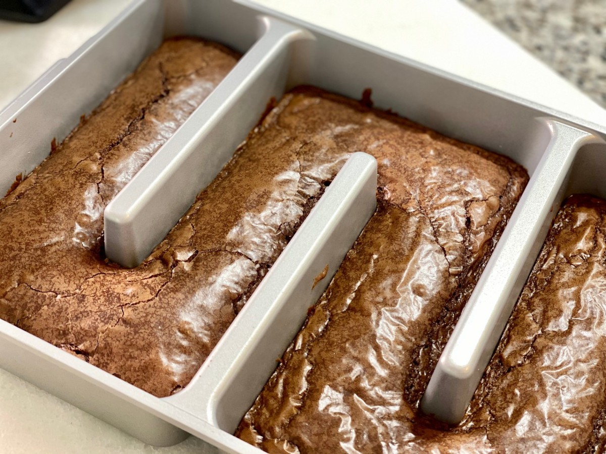 This Edge Brownie Pan is Perfect for Customized Edge Pieces | Hip2Save