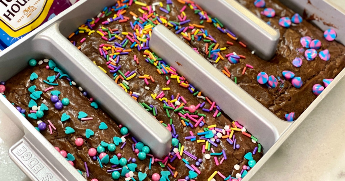 This Edge Brownie Pan is Perfect for Customized Edge Pieces | Hip2Save