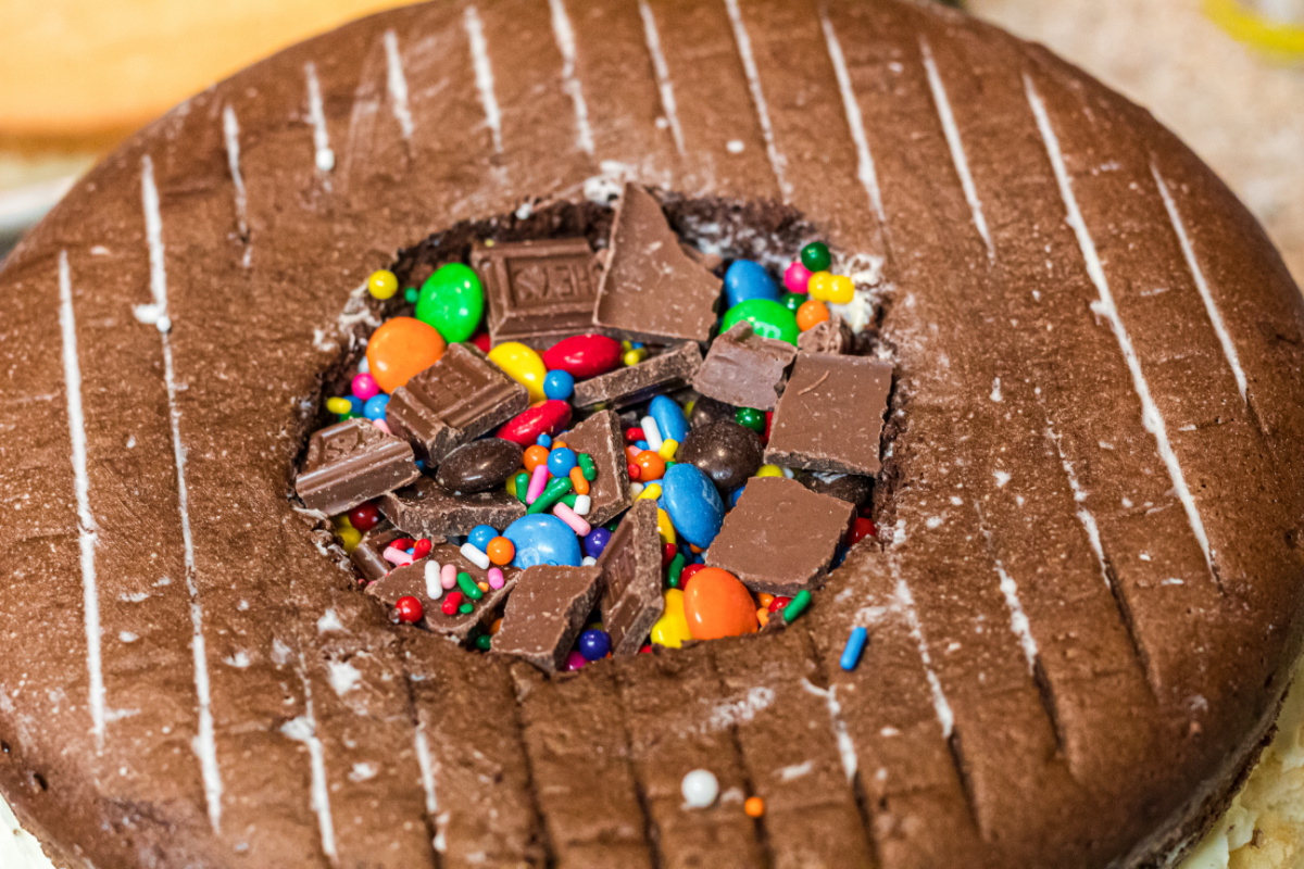 How to Make a Piñata Cake That's Totally Instagram Worthy