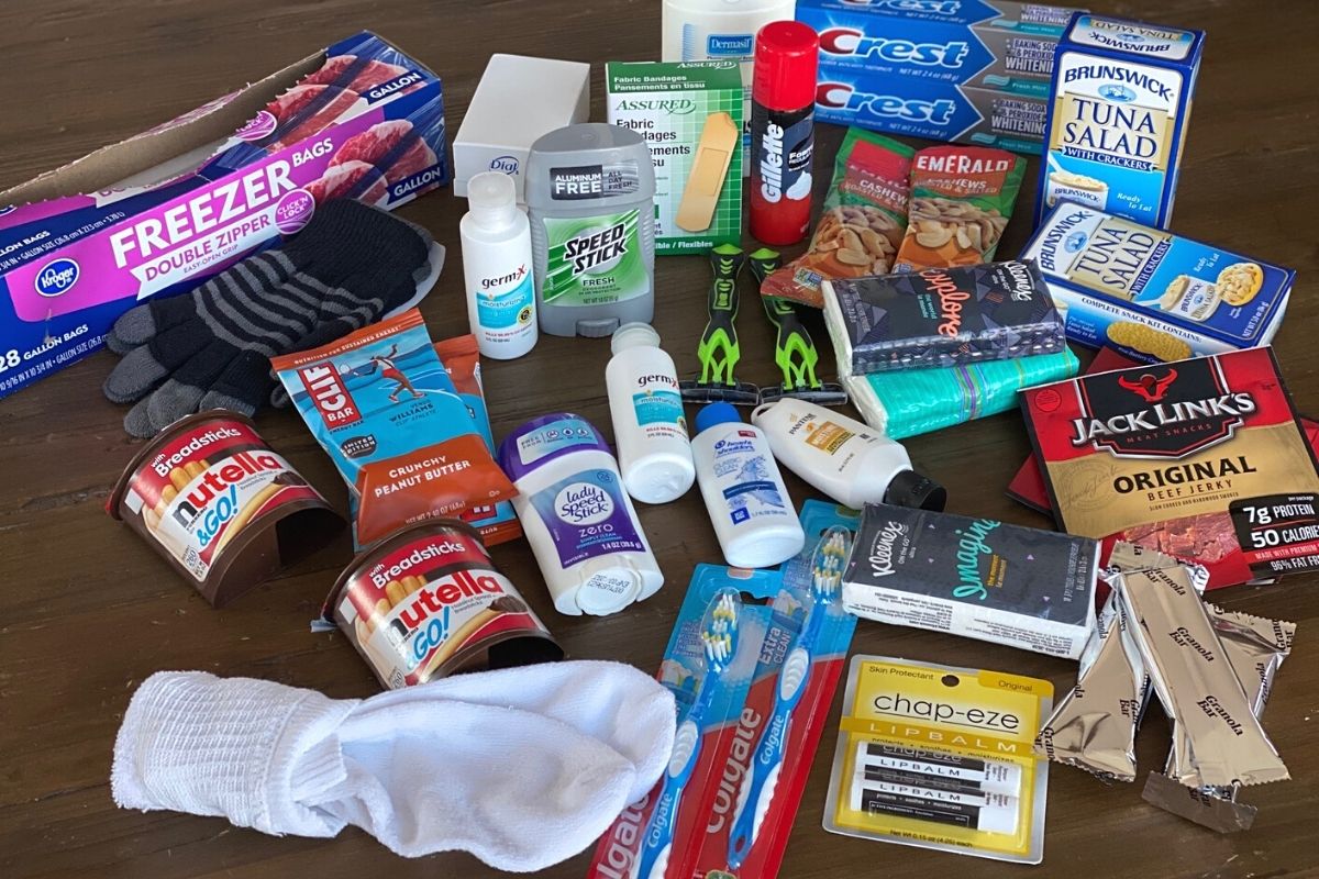 How to Make Blessing Bags to Give Back This Year | Hip2Save