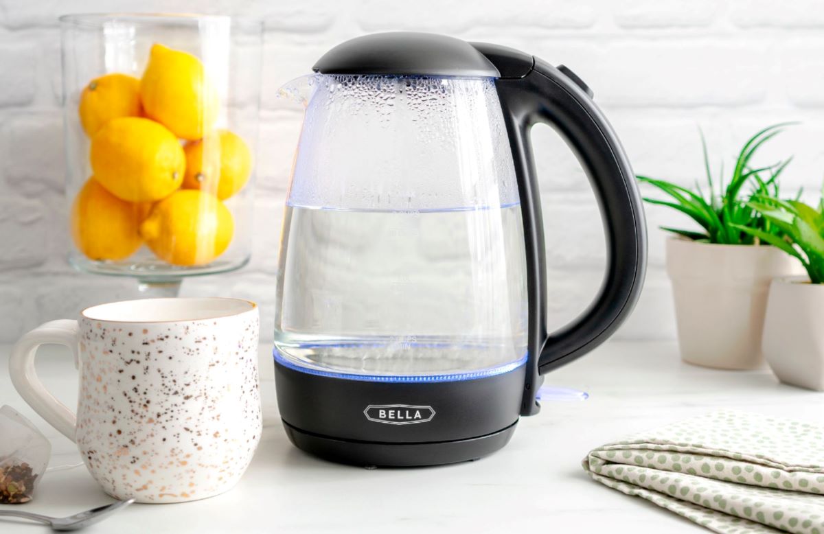 Bella Illuminated Electric Kettle Only $17.99 Shipped on BestBuy.com ...