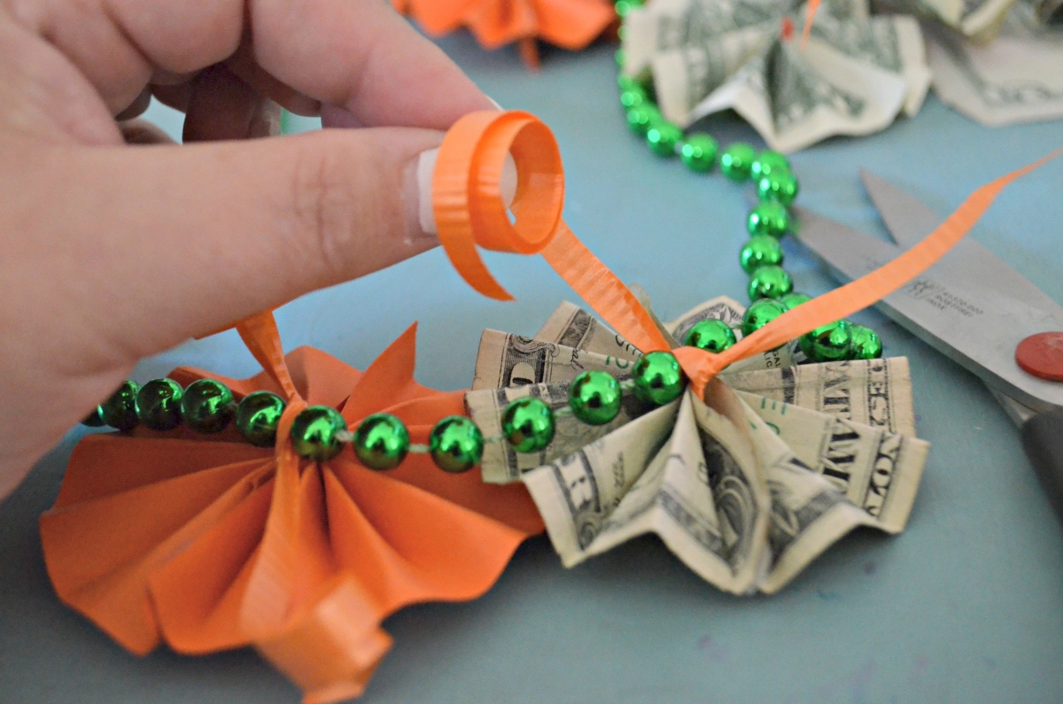 Graduation Gift DIY: Easy Money Lei Made w/ Dollar Bills