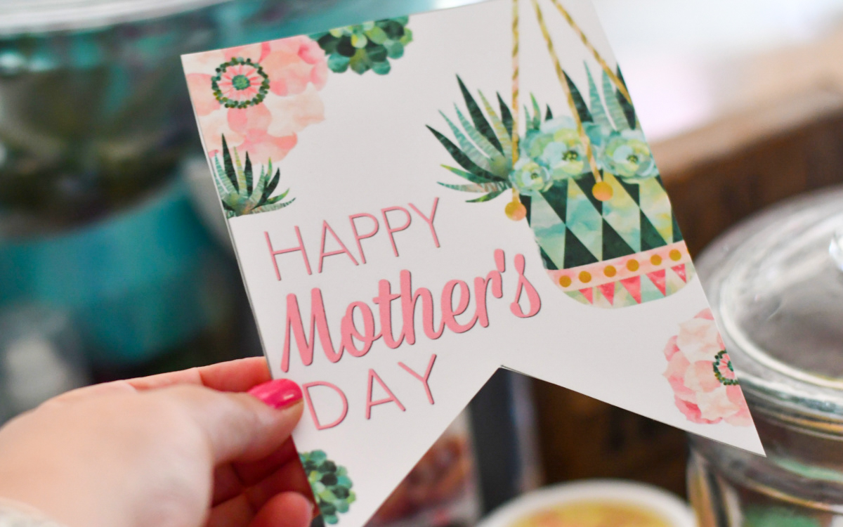 Free Mother's Day Printables + DIY Jar Gift Ideas for Mom