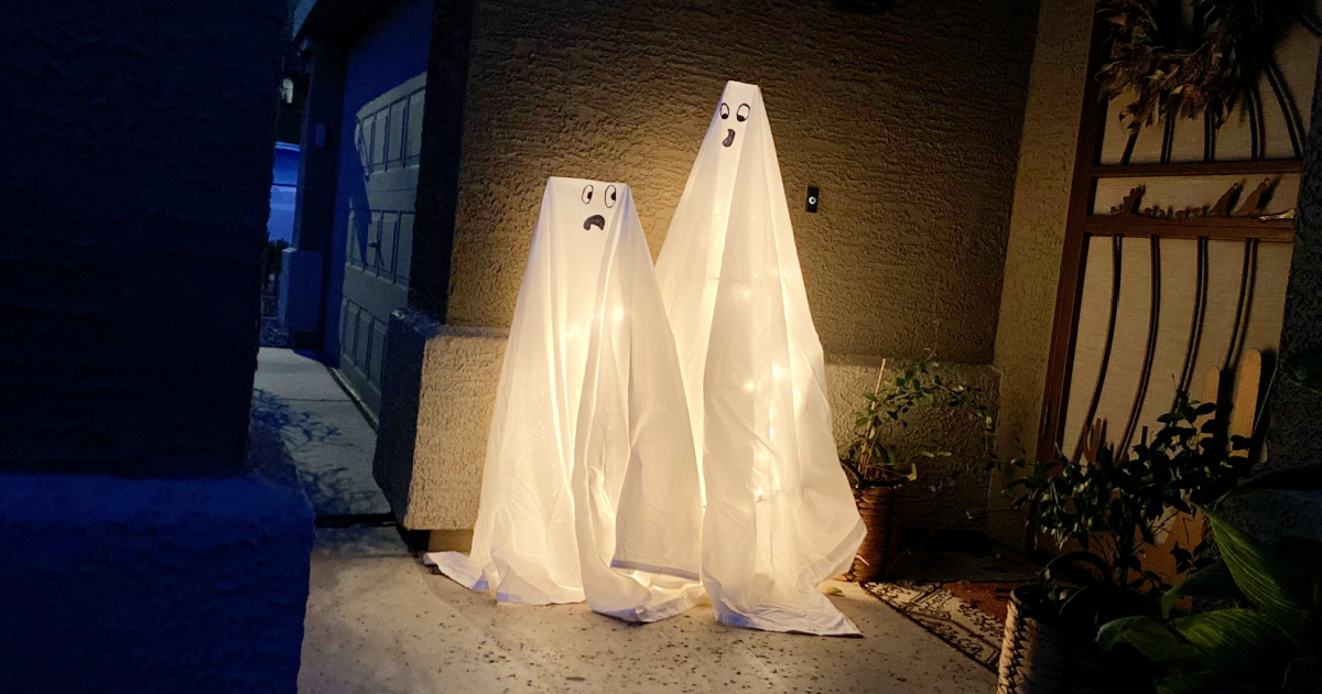 How to Turn Tomato Cages into Cheap DIY Halloween Ghost Decorations