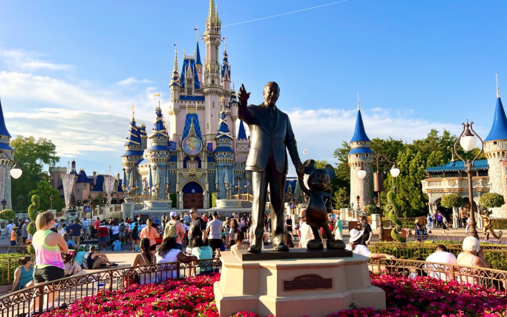 16 FREE Things To Do at Disney | Fireworks, Skyliner Rides, and More!