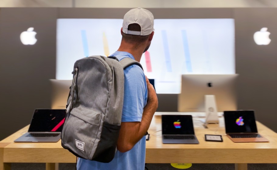 FREE College Dorm Room Essentials Checklist for Students