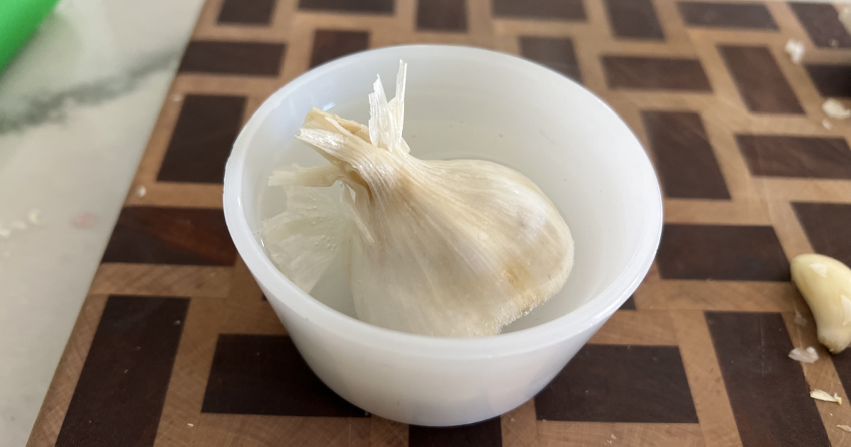 How to Make Frozen Garlic Cubes + 4 Other Garlic Hacks | Hip2Save