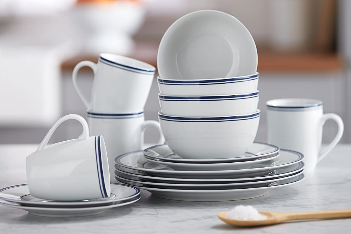 Amazon Basics 16-Piece Dinnerware Set Just $20 (Regularly $48) | Hip2Save