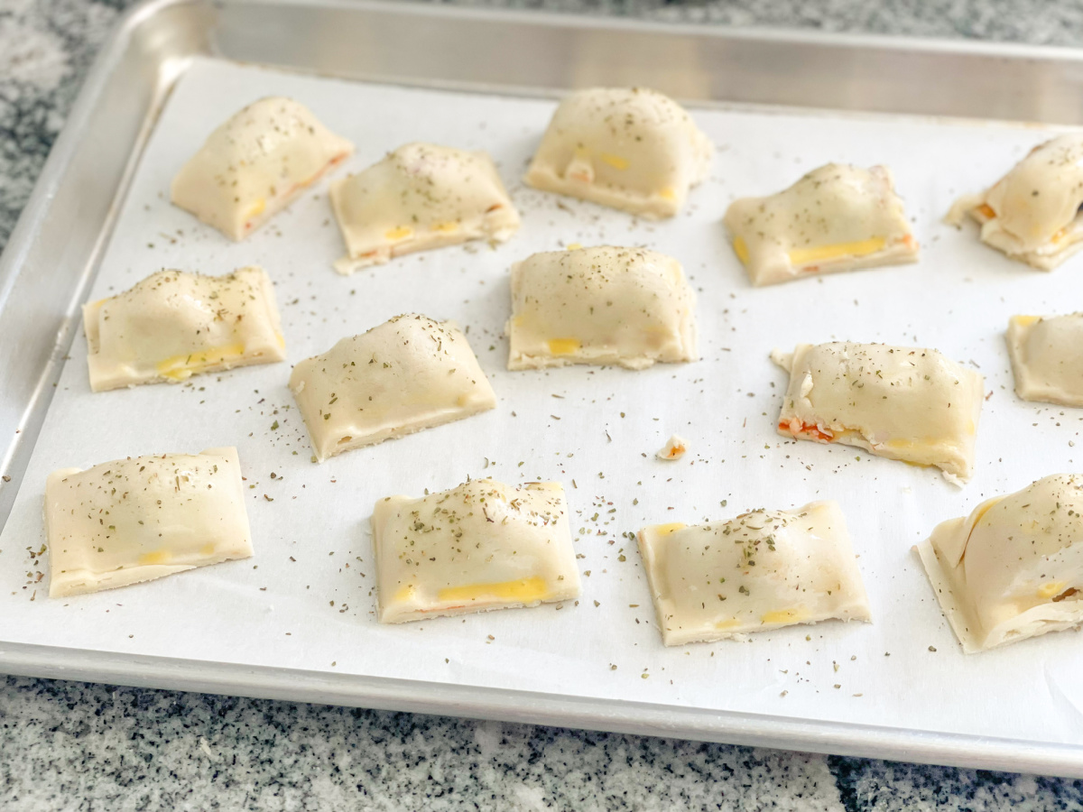 Simple Homemade Pizza Bites Using An Ice Cube Tray Hack
