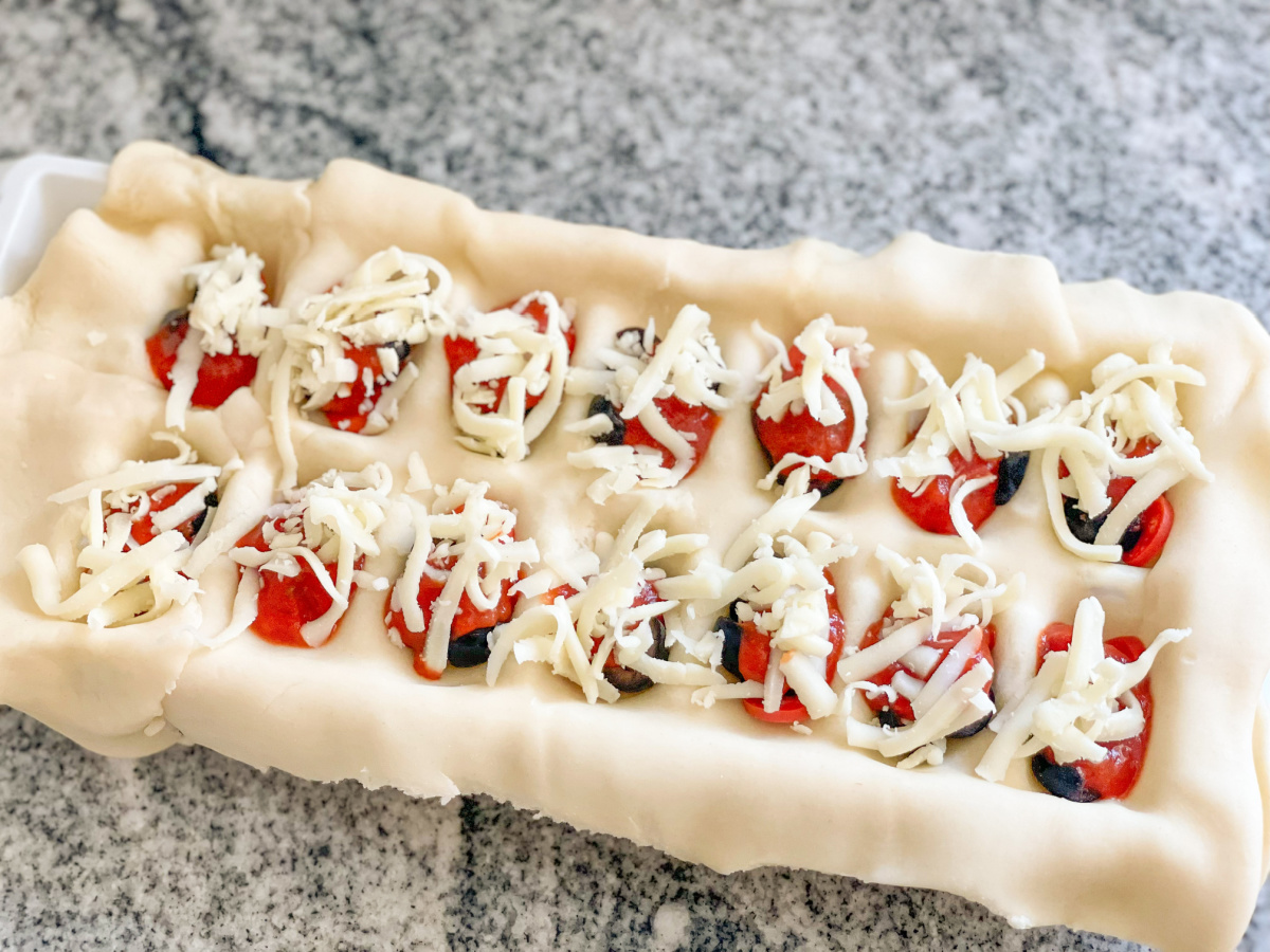 Simple Homemade Pizza Bites Using An Ice Cube Tray Hack