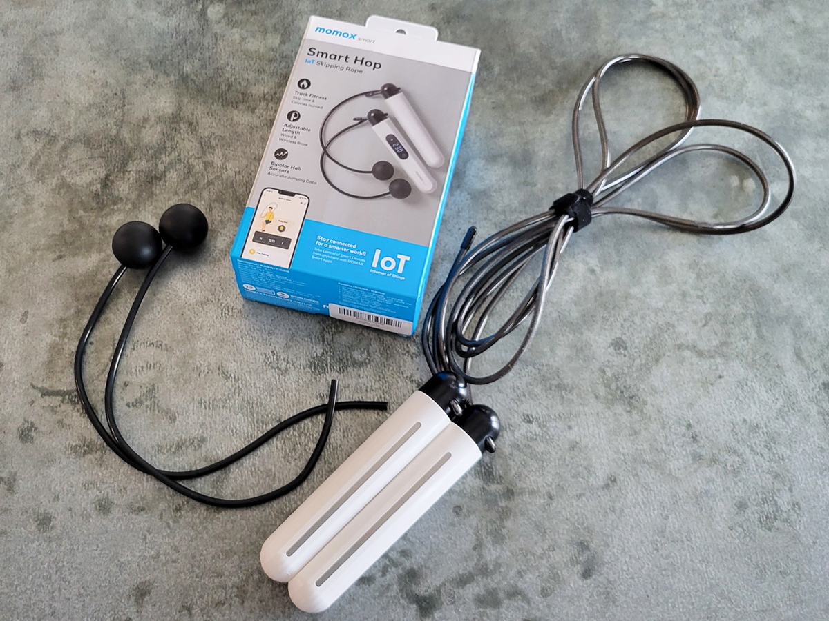 Smart Jump Rope Just $20.99 Shipped on Amazon (Tracks Time & Calories ...