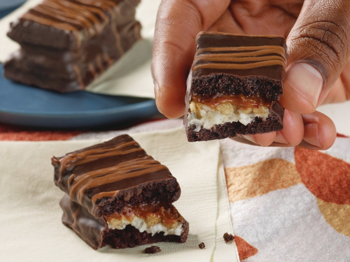 Craving a Candy Bar AND a Piece of Cake? Meet the New Hostess Kazbar ...