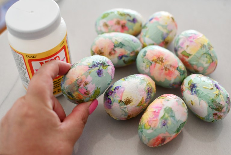 Easy Decoupage Easter Eggs Using Paper Napkins & Mod Podge!