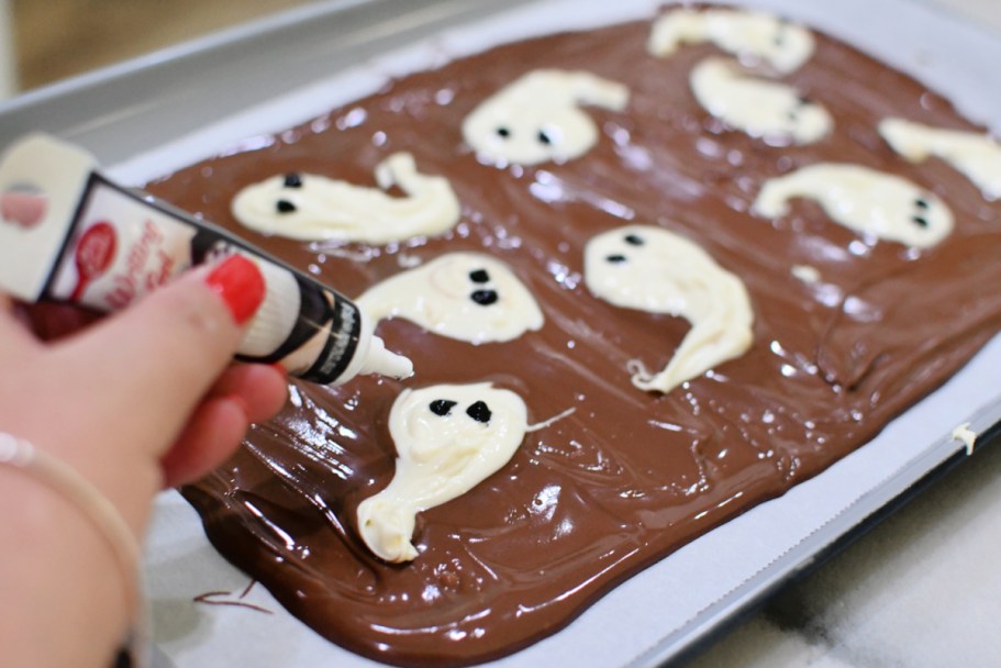 Create Ghost Halloween Bark Using Just 3 Ingredients!