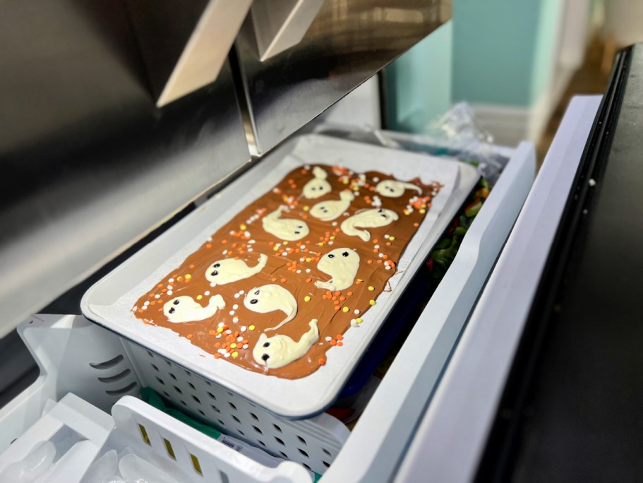 Create Ghost Halloween Bark Using Just 3 Ingredients!