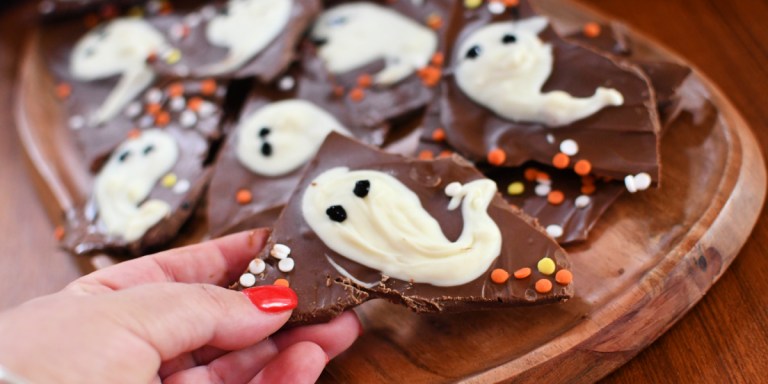 Create Ghost Halloween Bark Using Just 3 Ingredients!