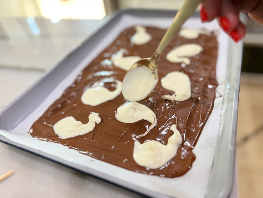 Create Ghost Halloween Bark Using Just 3 Ingredients!