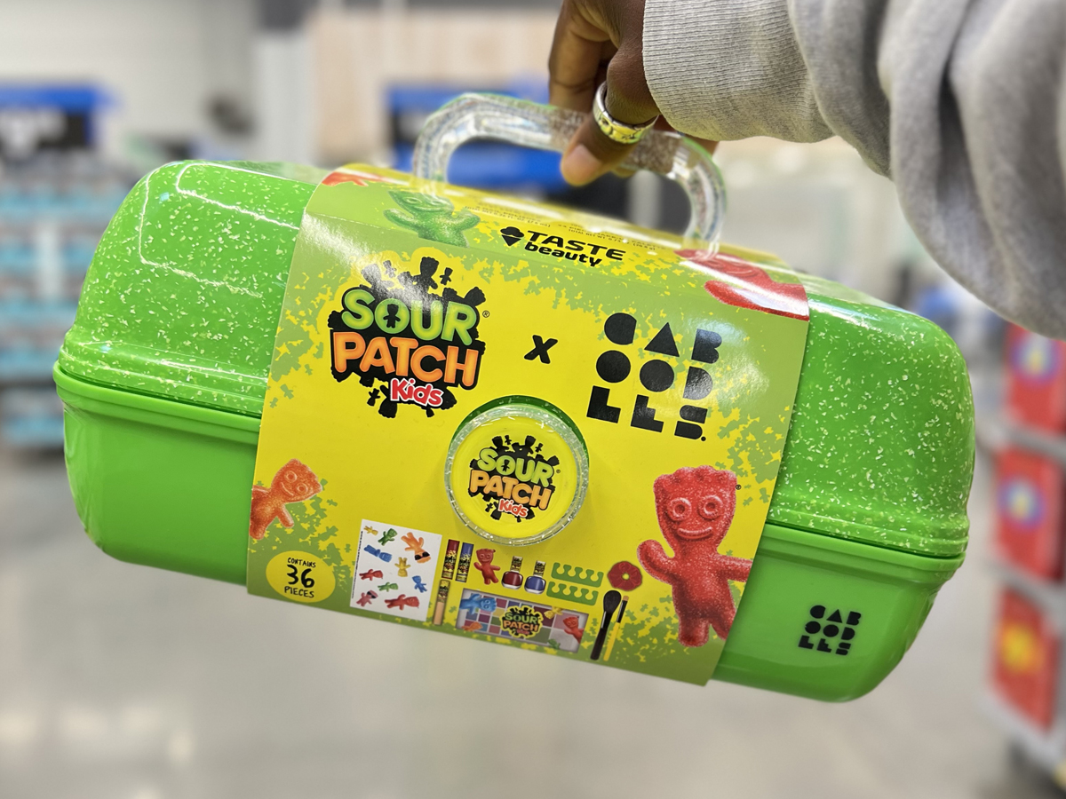 Perfect Tween Gift Alert! Caboodles Candy-Themed Case w/ 13-Piece ...