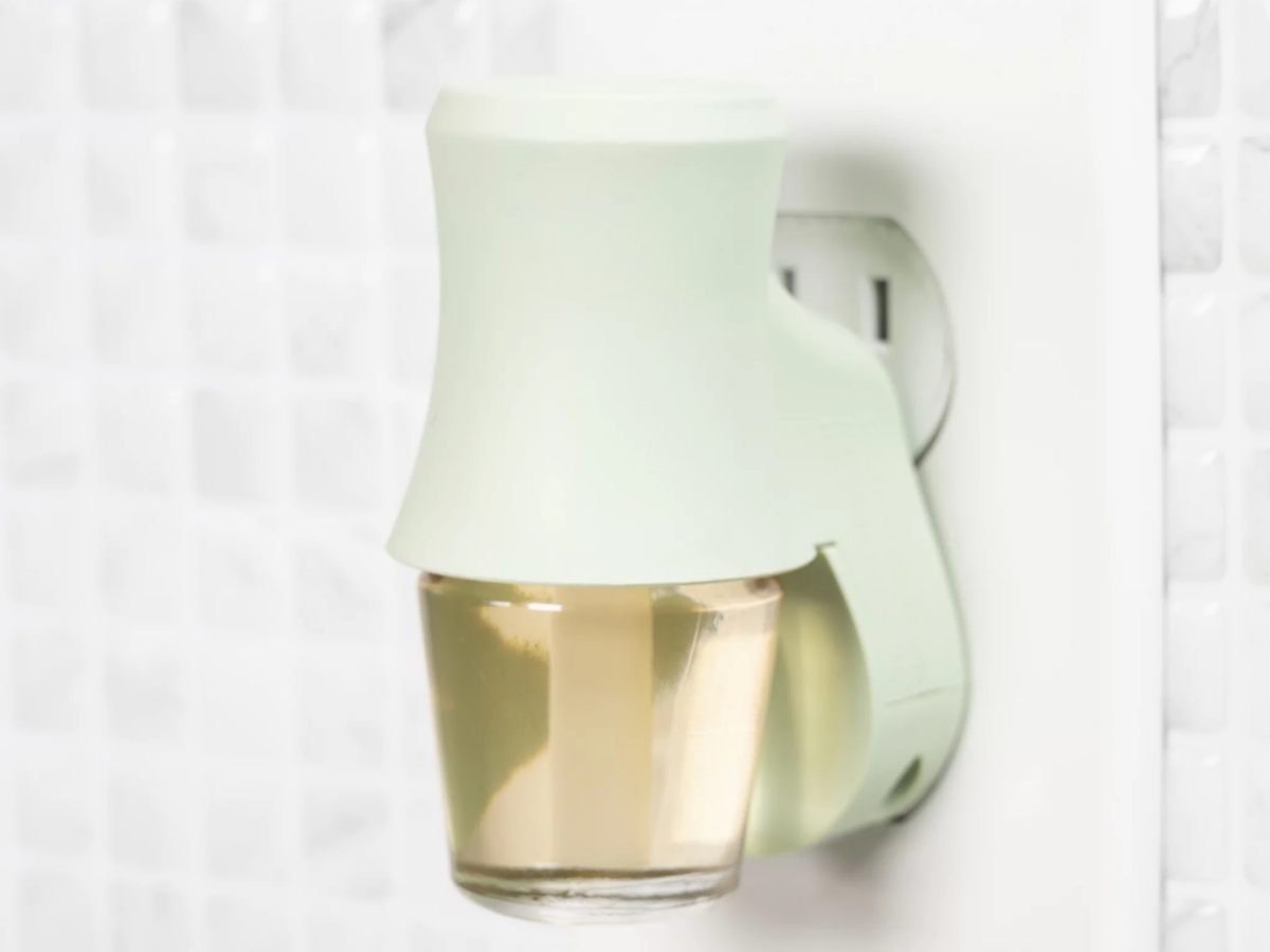 Walmart Fragrance Plug-Ins from $3.97 (+ Refills are LESS Than Bath ...