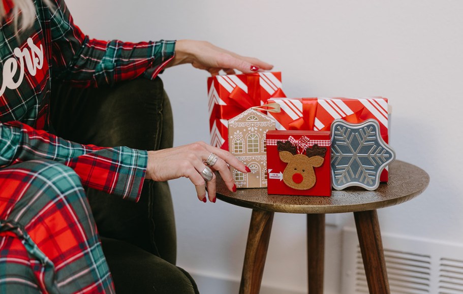9 Best Group Gift Ideas for Super Tight Budgets | Hip2Save