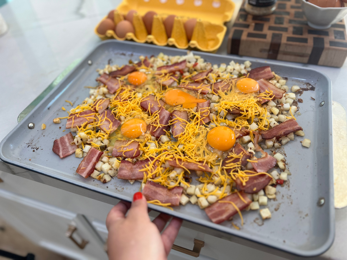 Sheet Pan Breakfast Idea (Cook Bacon Eggs & Potatoes Together!)