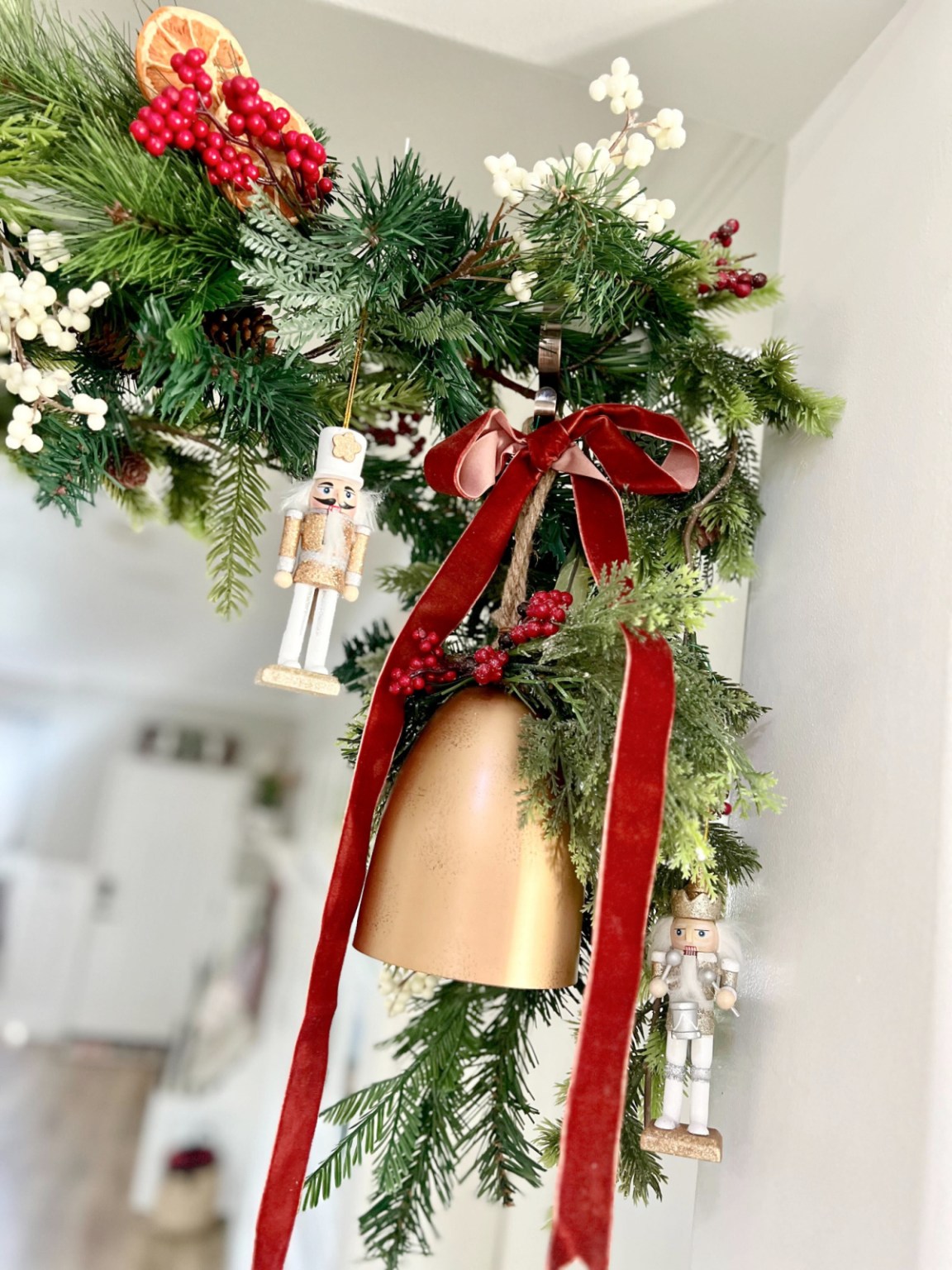 2 Popular Christmas Garland Ideas to Do This Year!