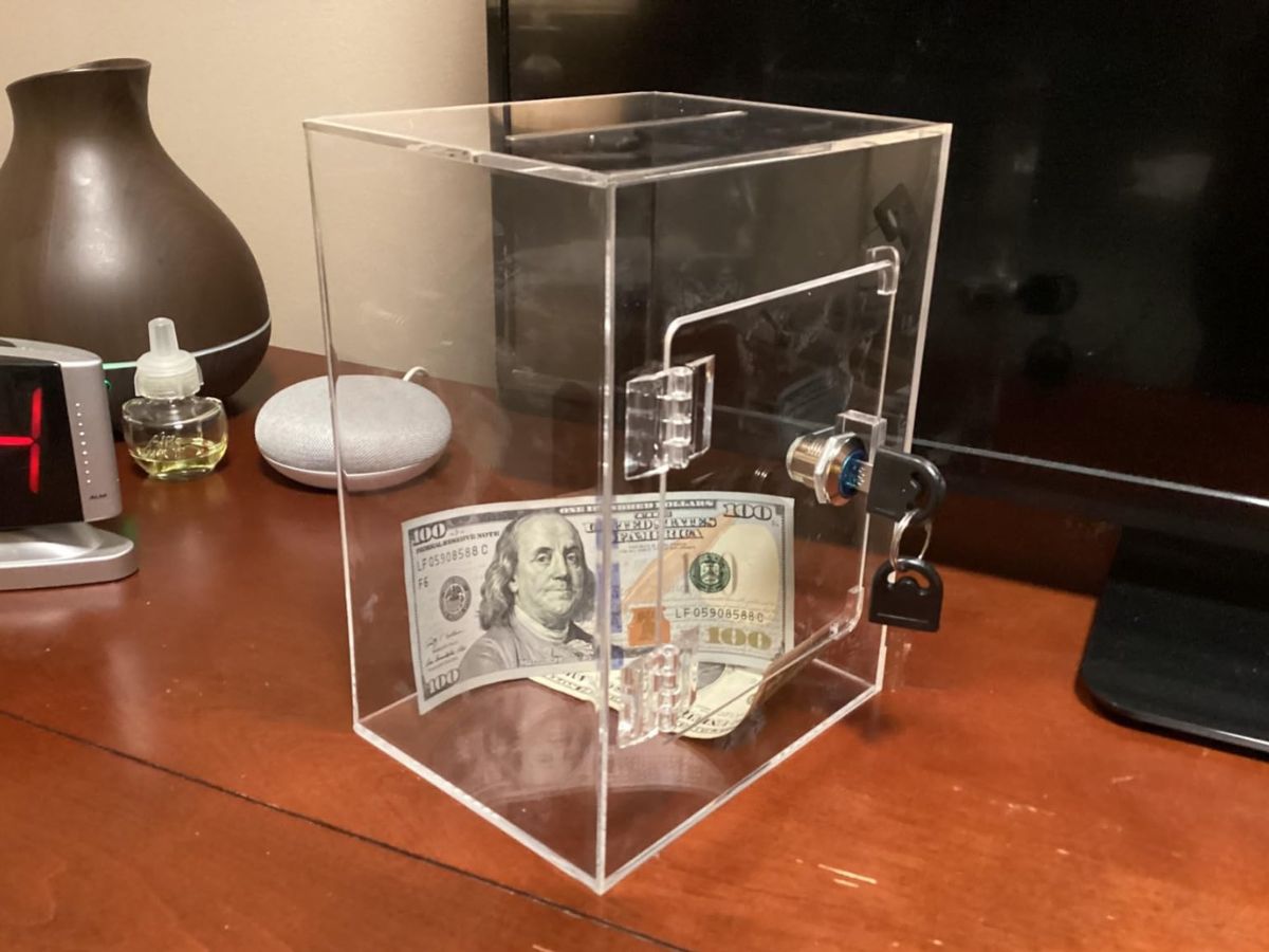 Clear Piggy Bank Just $8.80 on Amazon | Lockable & Shatter-Resistant ...