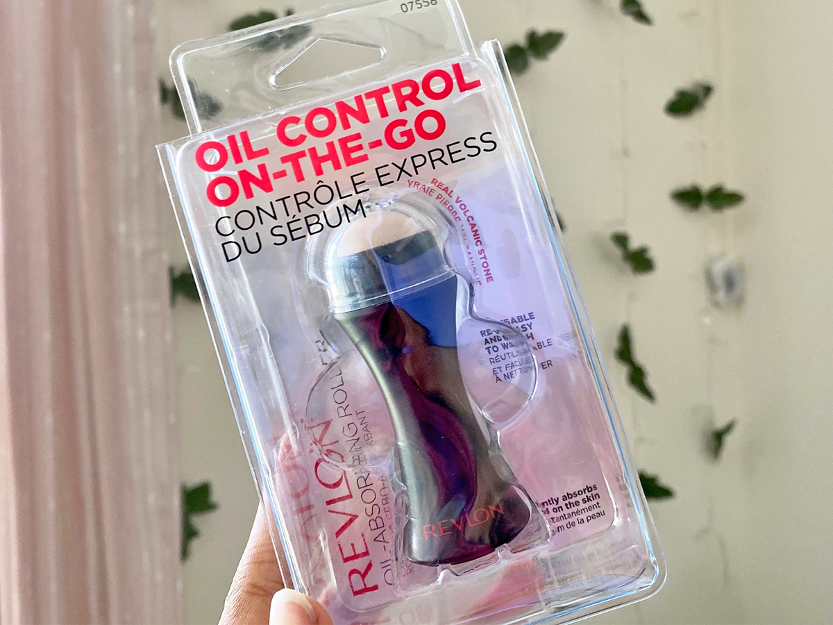 Is the Revlon Oil Absorbing Roller Worth the Hype? Here's My Review...