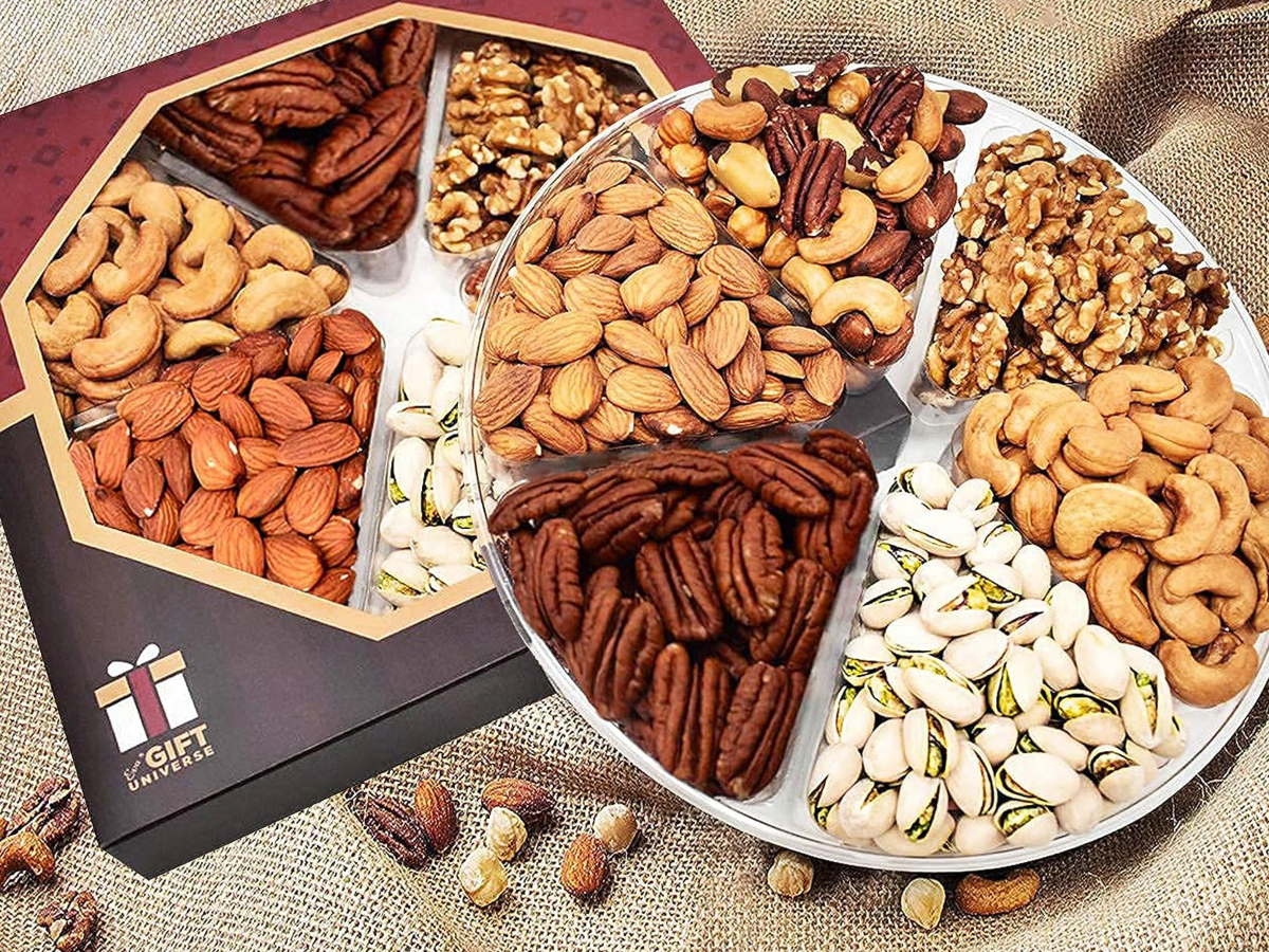 Best Food Basket Gifts Your Loved One's Won't Roll Their Eyes At