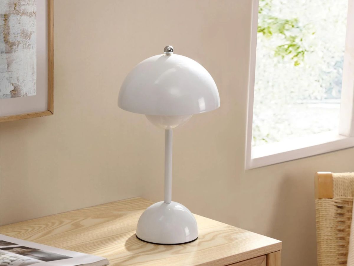 Mainstays Flowerpot Table Lamp ONLY $3 on Walmart.com | Hip2Save