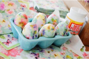 Easy Decoupage Easter Eggs Using Paper Napkins & Mod Podge!