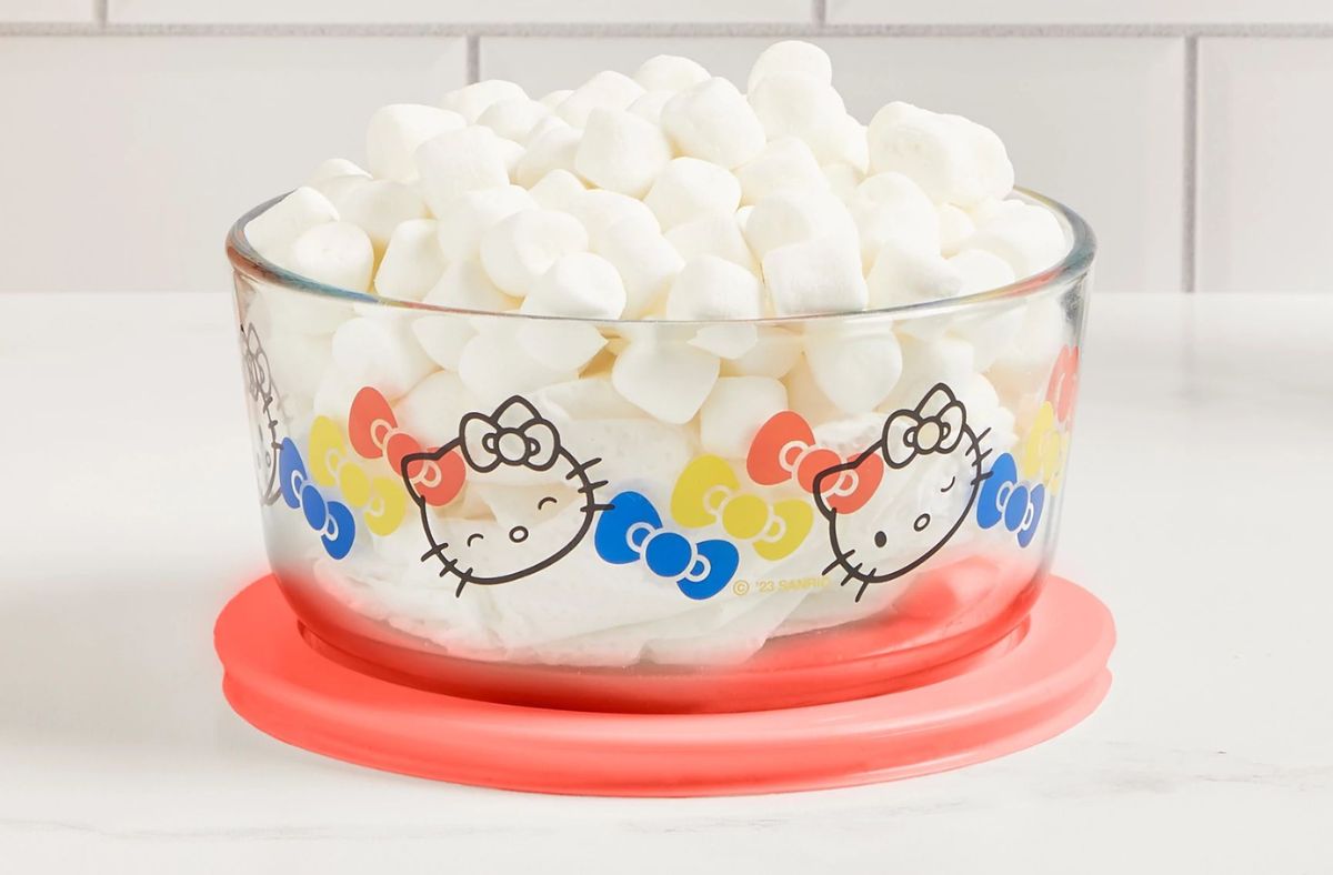 These Hello Kitty Pyrex Food Storage Sets are too Cute - Get Yours for ...